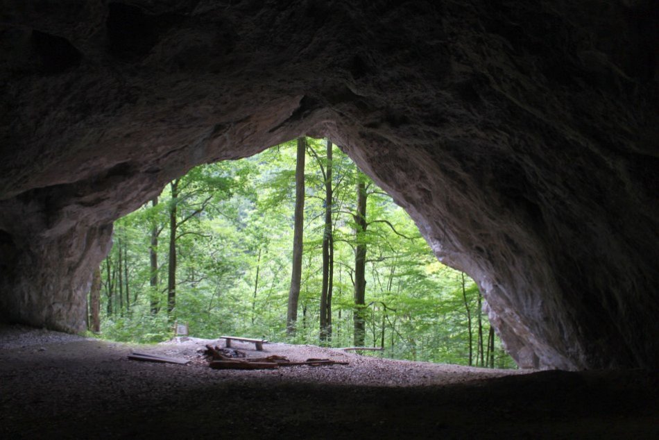 Neďaleko Bystrice je jaskyňa obdivuhodných rozmerov: Je voľne prístupná ...